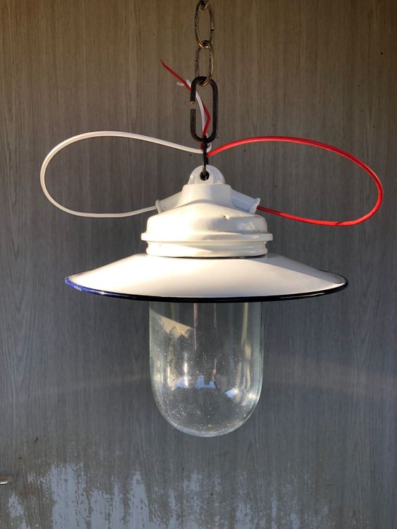 Stalllampe mit Glas und Emailschirm (Gebraucht) in Vilters für CHF 50 ...