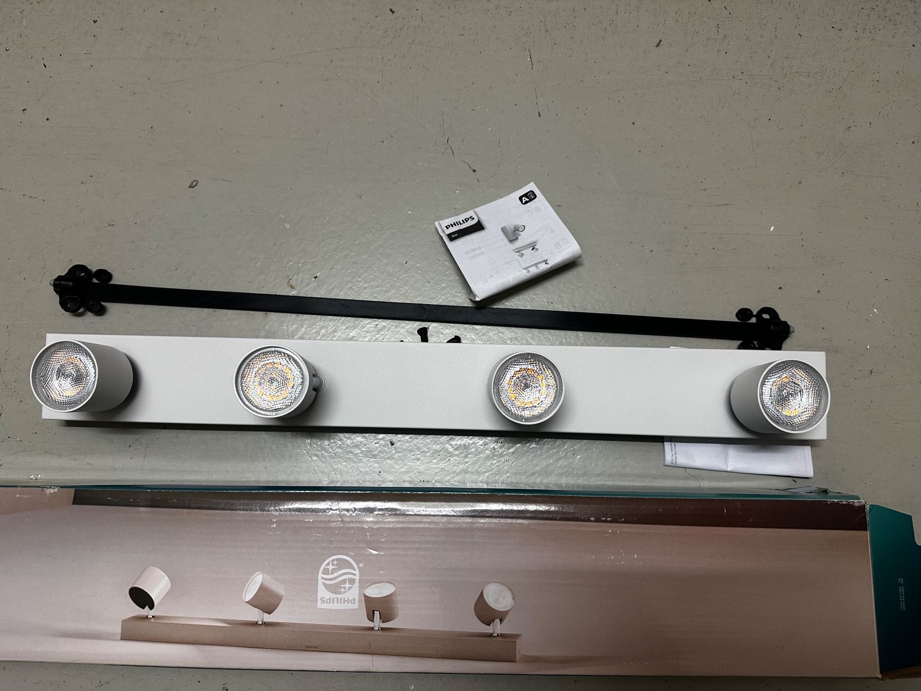 4-fach LED Spot Leuchte Philips (Gebraucht) in Thalwil für CHF 55 – mit ...