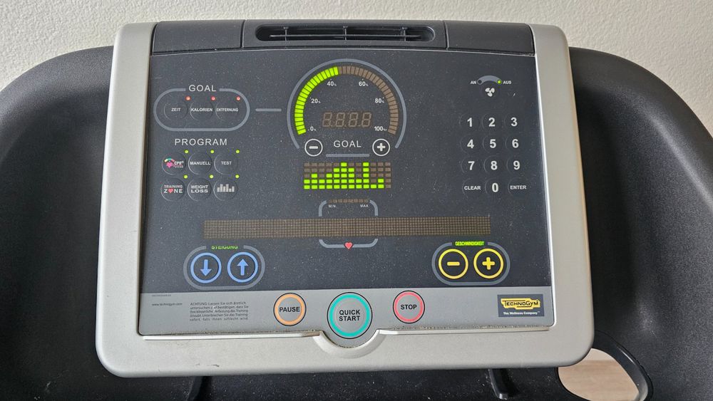 Run 900 Led Excite Technogym - Top Laufband bis 27km/h (Gebraucht) in ...