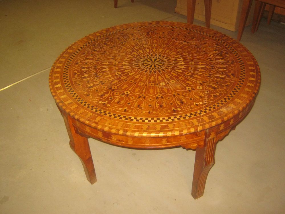 Wunderschenes Salontisch mit intarsie frisch restauriert | Kaufen auf Ricardo