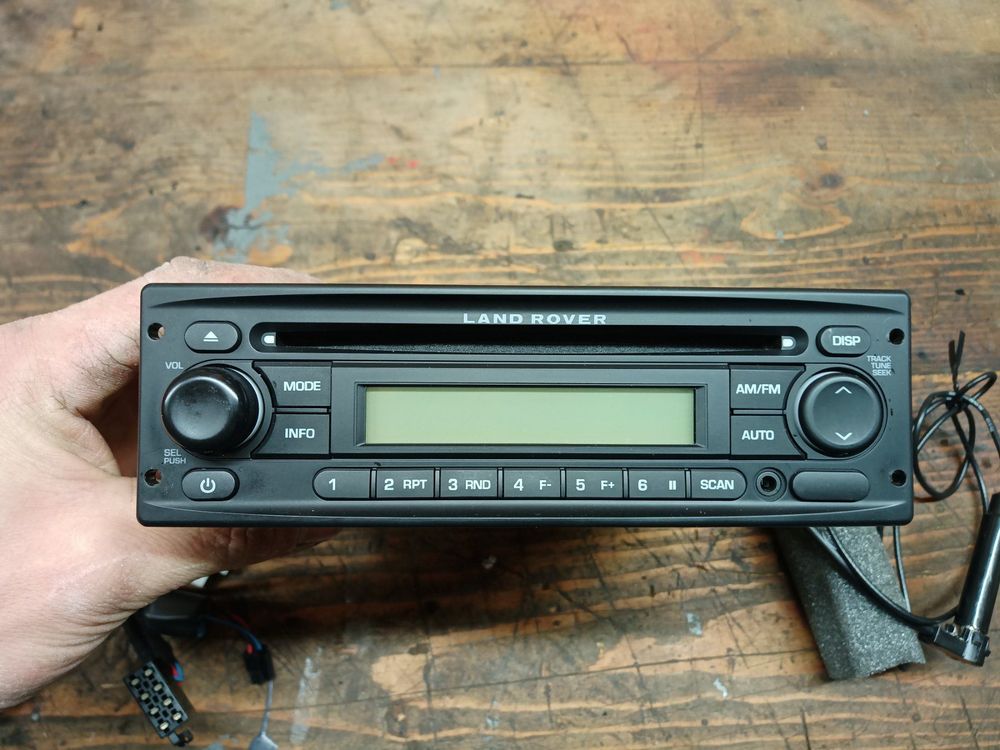 Land Rover Defender Radio Original (Gebraucht) in attinghausen für CHF ...