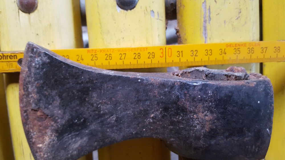 Scheunenfund ,zwei alte Beile (Gebraucht) in Kaiseraugst für CHF 18 ...