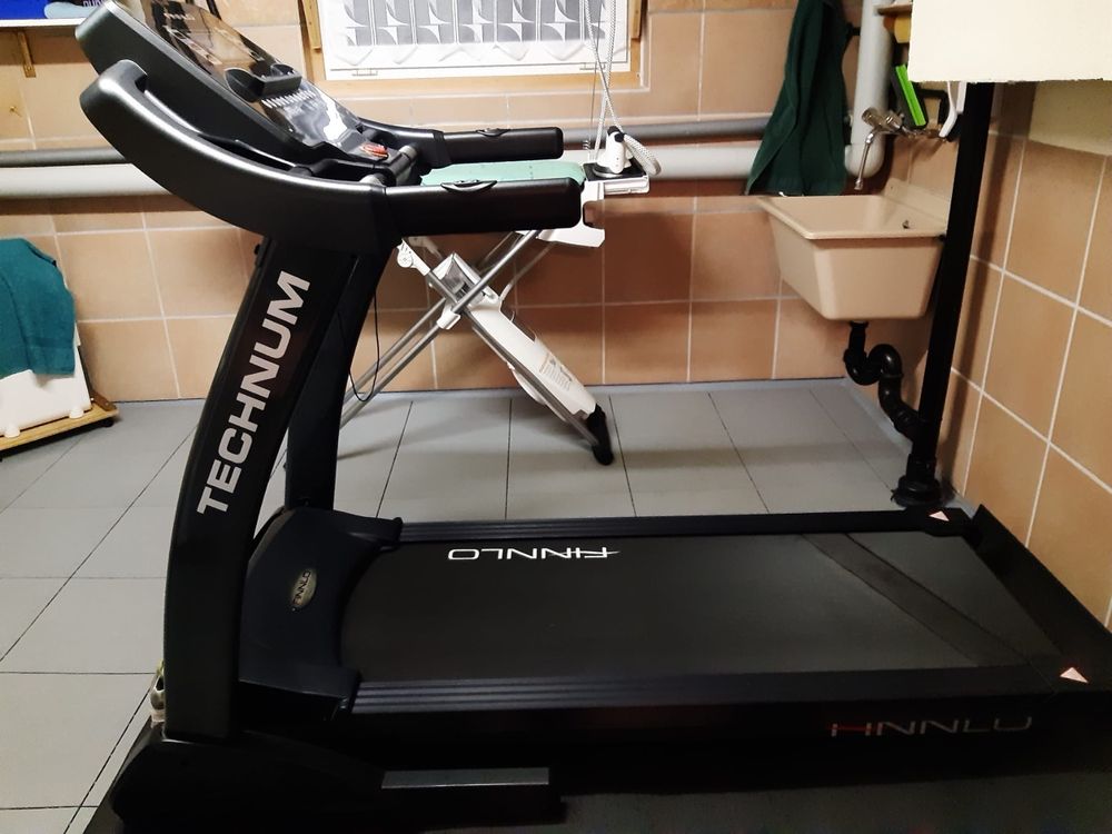 Laufband Finnlo Technum inkl. Schutzmatte (Gebraucht) in Rapperswil SG ...