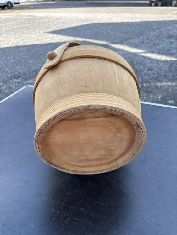 Charmantes Holz-Kübel mit Herz, ideal für Deko 🪵🌻 (Gebraucht) in ...