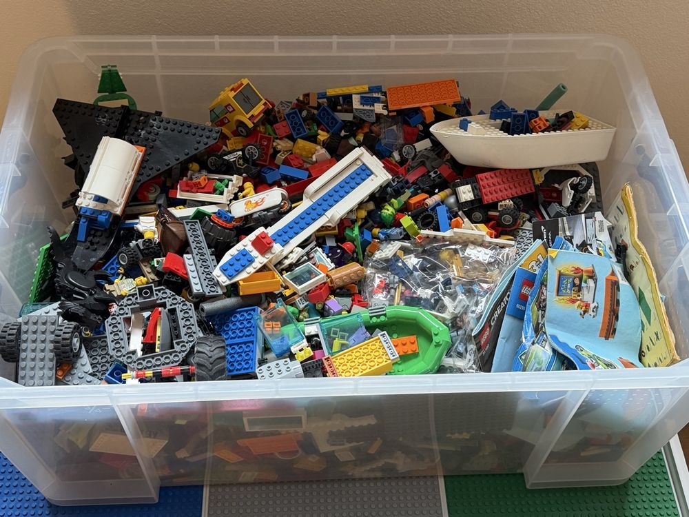 Lego Konvolut 13KG Lego plus Legotisch mit Box (Gebraucht) in Felben ...