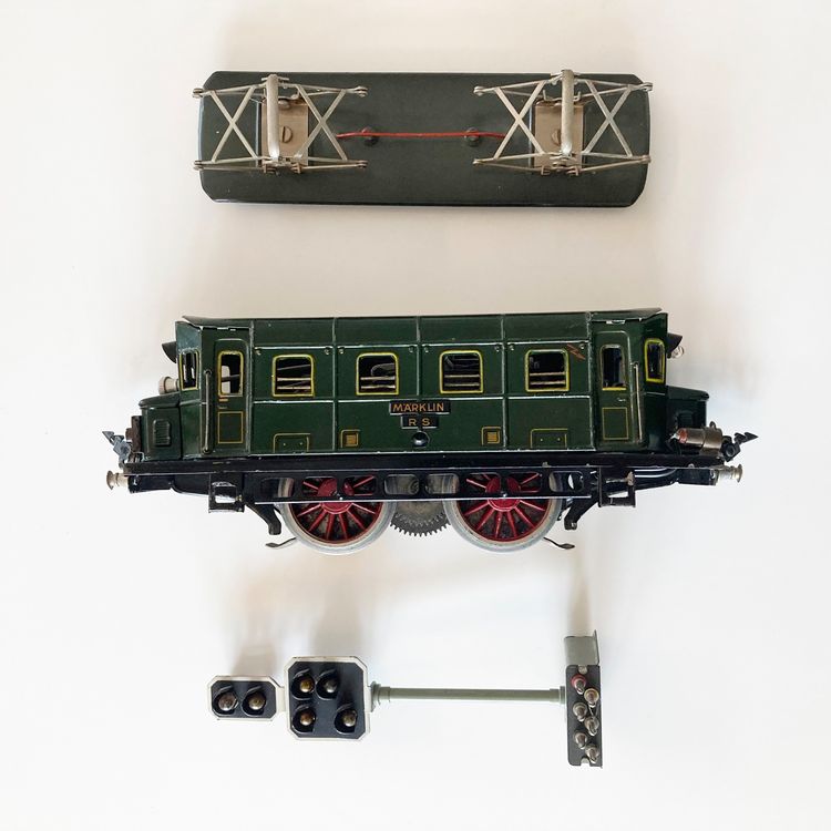 Antike Lokomotive Märklin, Spur 0, RS66, 12910 & ein Signal (Gebraucht) in Luzern für CHF 398 ...