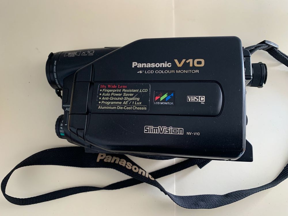 TELECAMERA- PANASONIC NV-V10- CON TRE BATTERIE | Kaufen auf Ricardo