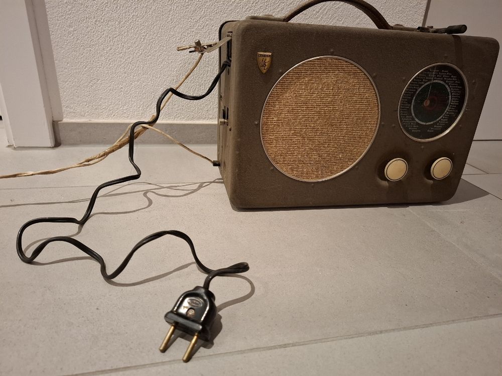 Radio Radione R9, JNG. Nikolaus Eltz, Wien, Rarität! (Defekt) in Lachen ...