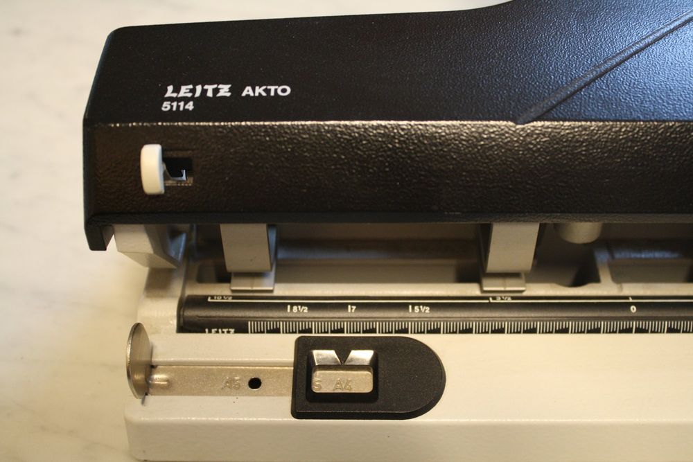 Perforatrice 4 trous LEITZ AKTO 5114 (Gebraucht) in Le Vaud für CHF 19. ...