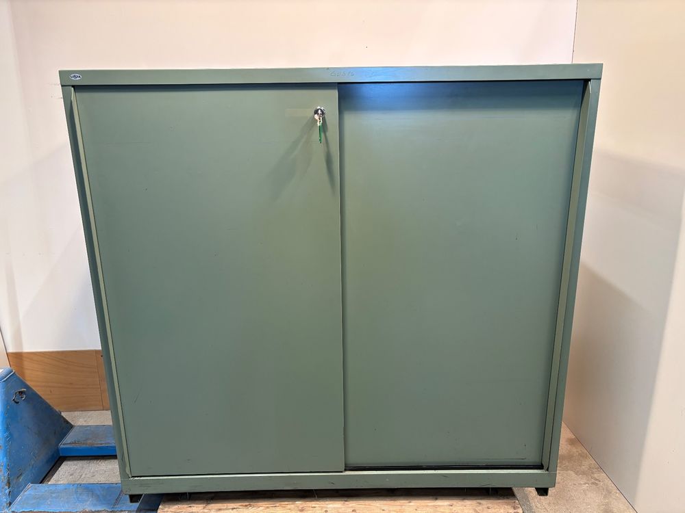LISTA Stahlschrank Aktenschrank mit Schiebetüren abschlie... (Gebraucht) in Winterthur für CHF ...