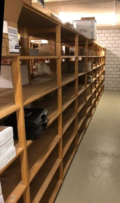 2 Holz Gestelle - Regale für 60 Fr. H:188cm B:166cm T:40cm | Kaufen auf Ricardo