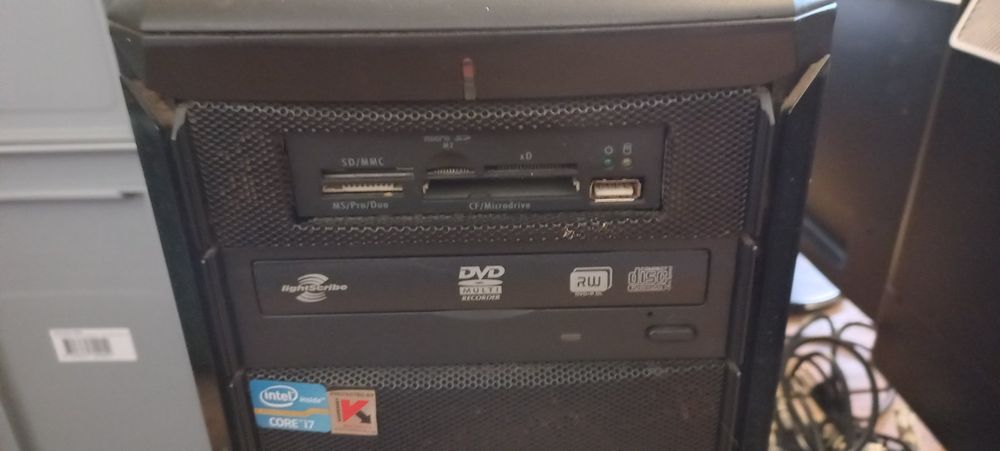 PC-Tower mit zwei Monitoren und mehr... (Gebraucht) in Brüttelen für ...