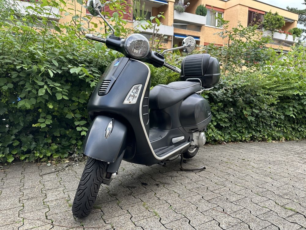 Piaggio Vespa GTS Super 300 mit Topcase (Gebraucht) in Thalwil für CHF 2950 – nur Abholung auf ...