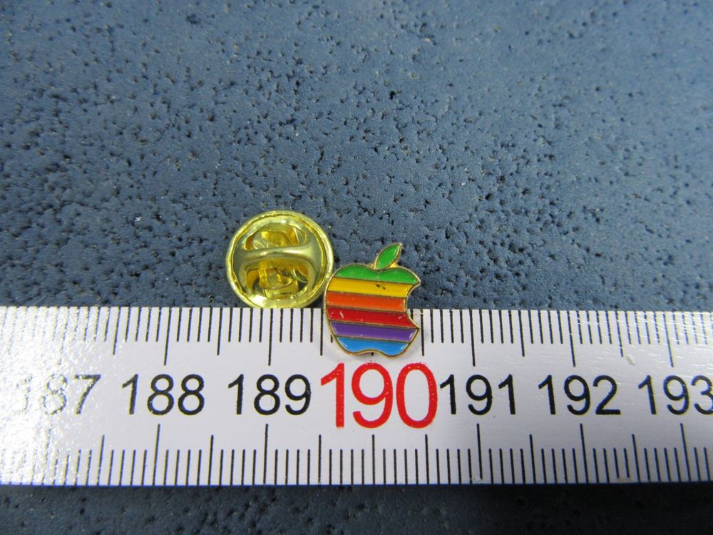 APPLE LOGO SCHMUCK-PIN GOLDIG GEPRÄGT KLEIN (Gebraucht) in Ettingen für ...
