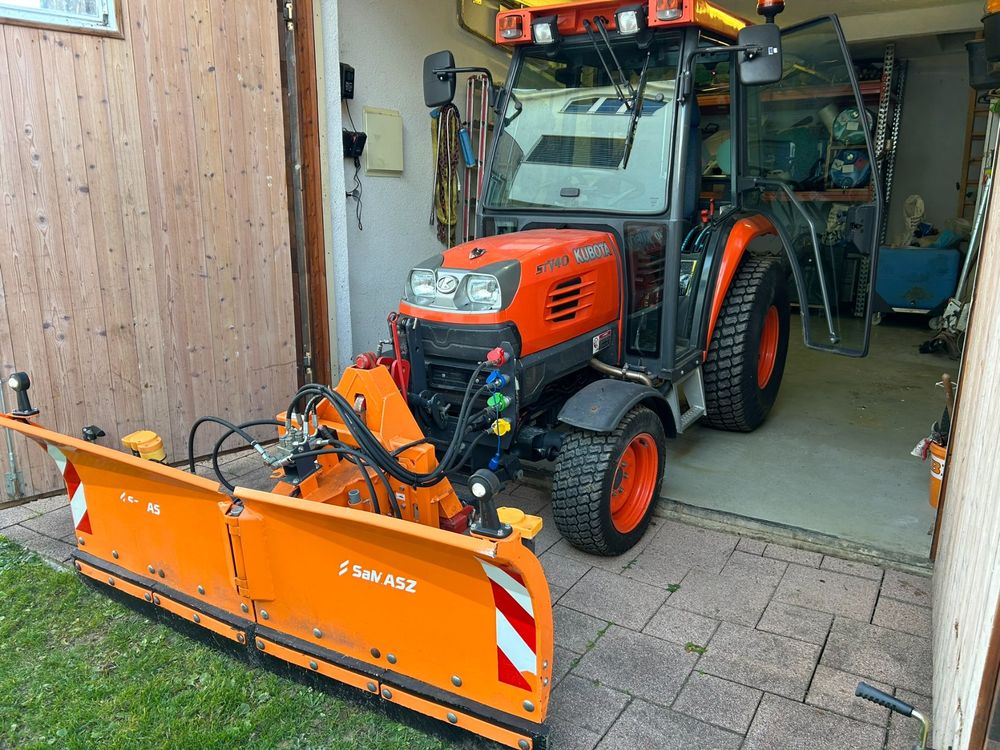 Kubota STV40 Traktor mit Schneepflug, guter Zustand! (Gebraucht) in Eggersriet für CHF 14000 ...