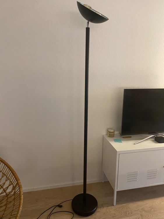 Hübsche allogene Lampe aus schwarzem Metall | Kaufen auf Ricardo