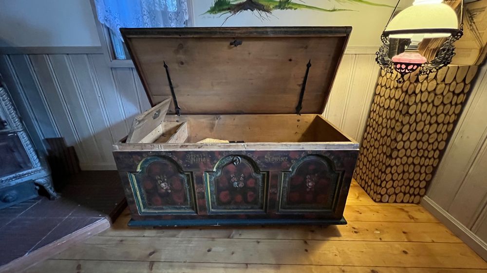 Antike Truhe hohe Kante Schwyz 1854 Maria Schyzer seiig (Gebraucht) in ...