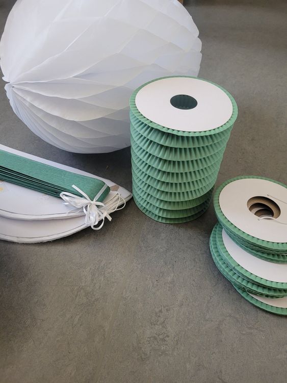 Décorations à suspendre pompons, lampions et guirlandes | Kaufen auf Ricardo