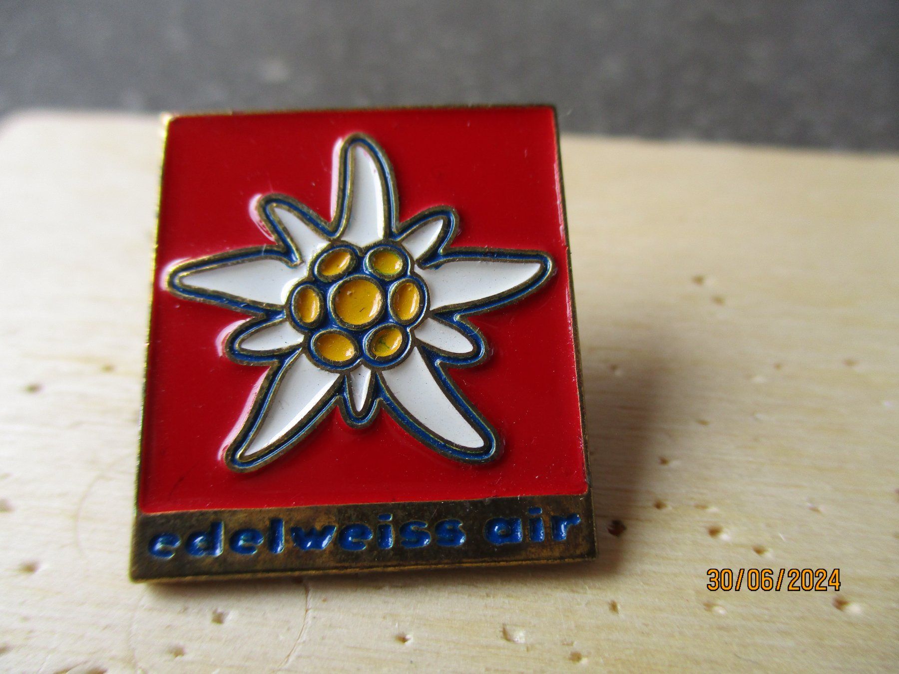 Edelweiss Air Pin (Neu (gemäss Beschreibung)) in Felsberg für CHF 1 ...