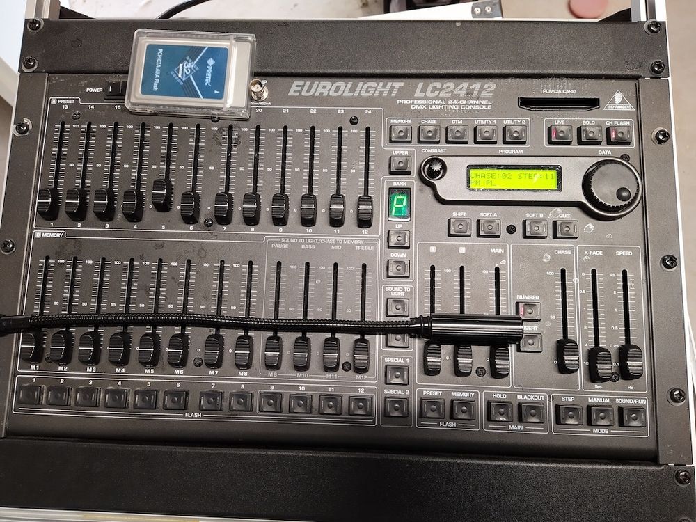 Behringer Eurolight LC2412 DMX Lichtpult (Gebraucht) in Matt für CHF 72 ...