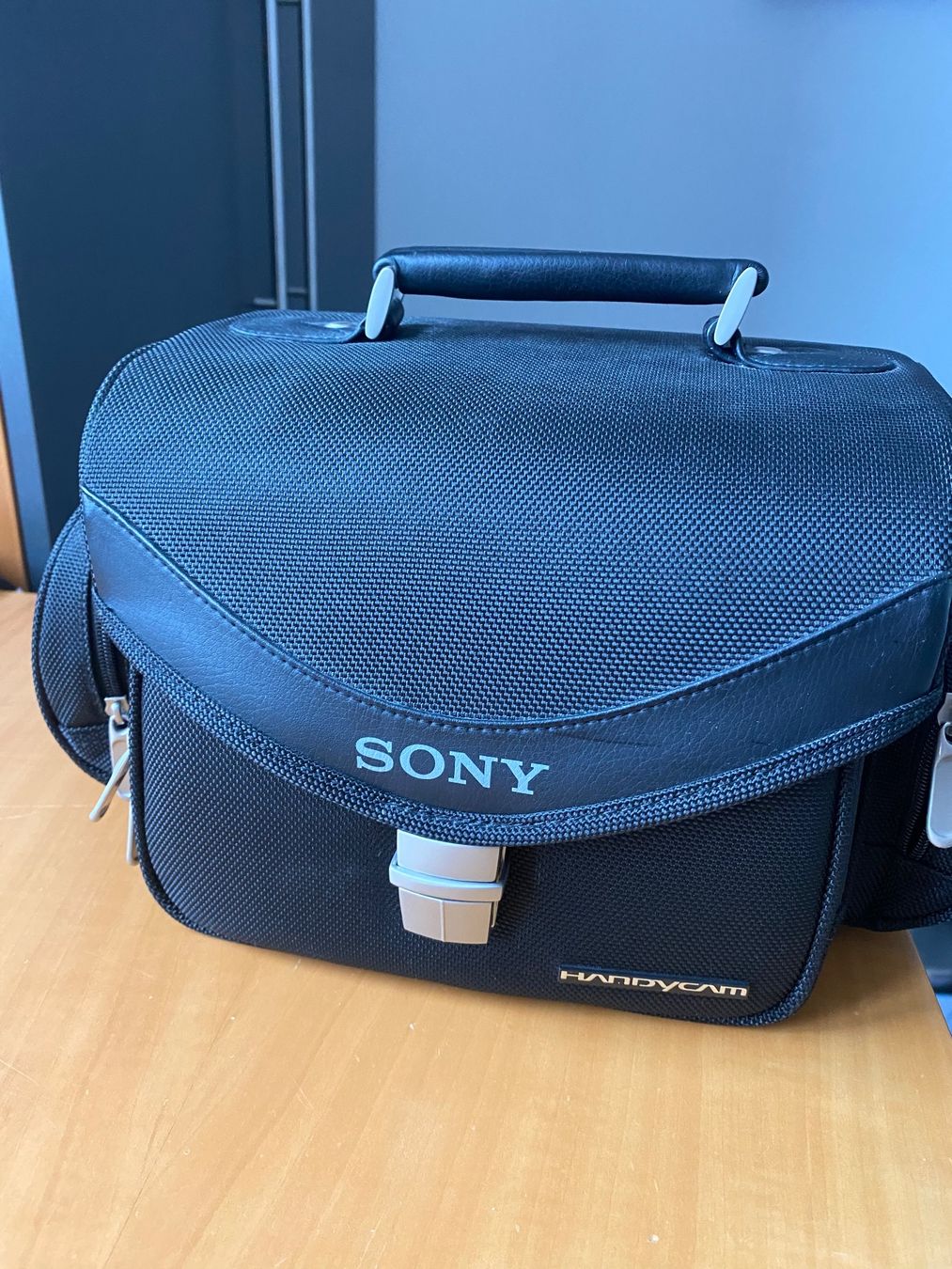 Sony Handycam DCR-DVD101E inkl Tasche + 3 DVD (Gebraucht) in ...