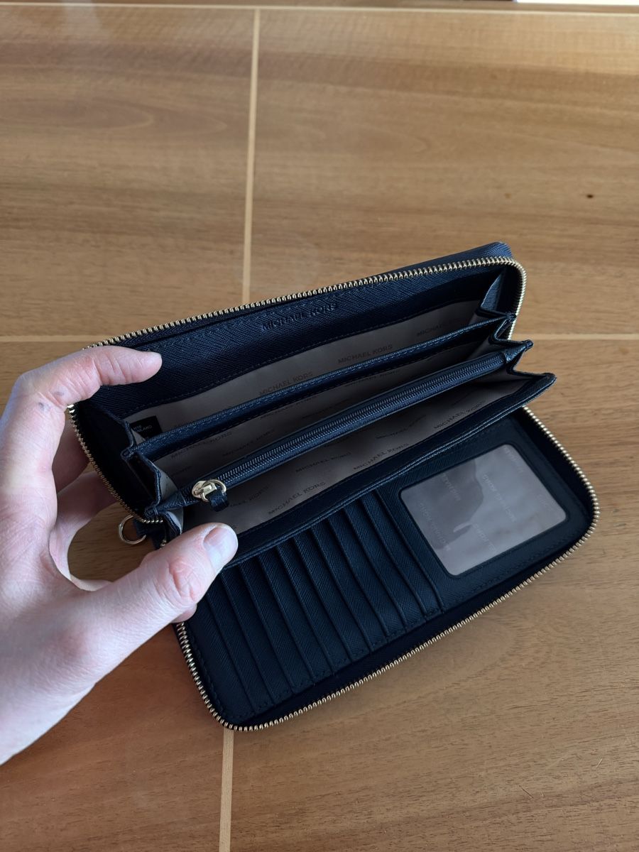 Michael Kors Wallet in Navy Blue (Gebraucht) in Basel für CHF 100 – mit ...