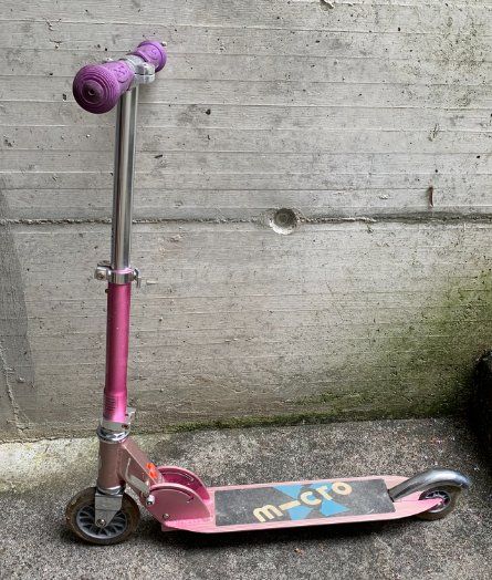 Micro Scooter Kids, pink (Gebraucht) in Sins für CHF 30 – nur Abholung auf Ricardo kaufen