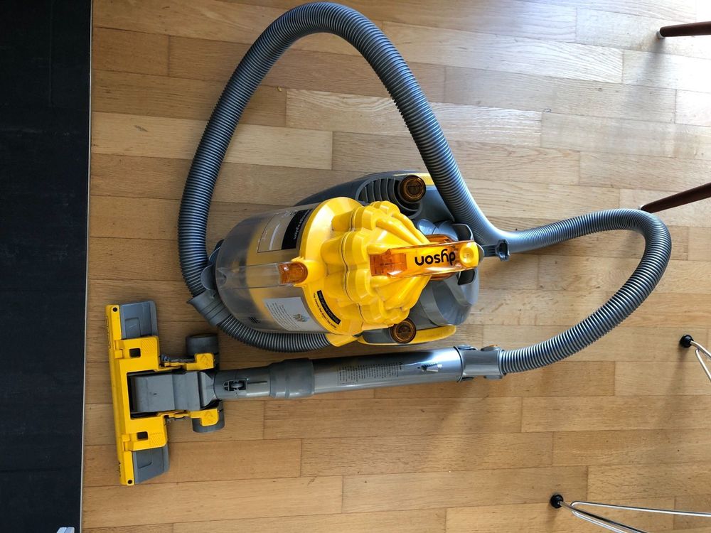 Dyson DC08 Staubsauger | Kaufen auf Ricardo