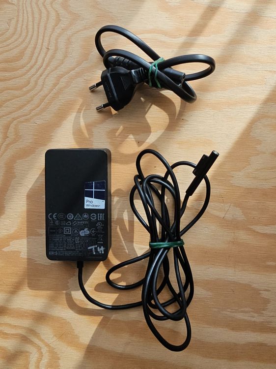 Original Microsoft Model 1625 Ladegerät für Surface (Gebraucht) in ...