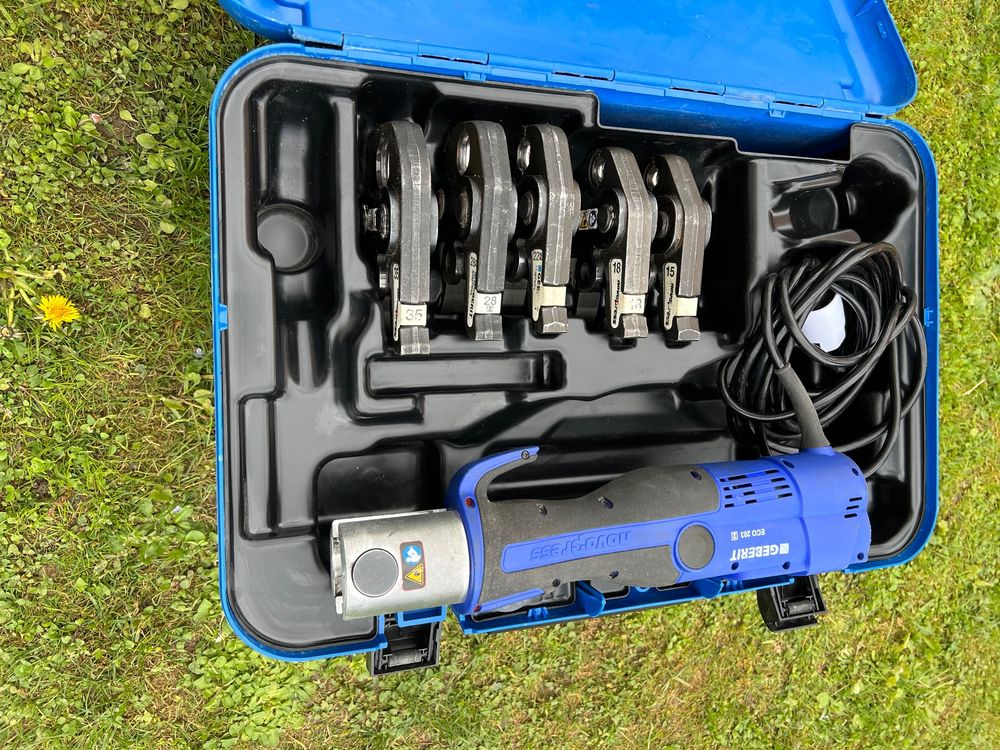 Wie Neue Pressmaschine Geberit ECO 203,inkl. Pressbackenset (Gebraucht) in Hinwil für CHF 1200 ...
