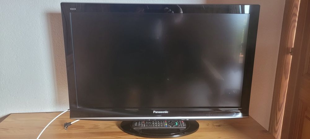 Panasonic LCD-HDTV 32 inch TV perfect working condition (Gebraucht) in ...