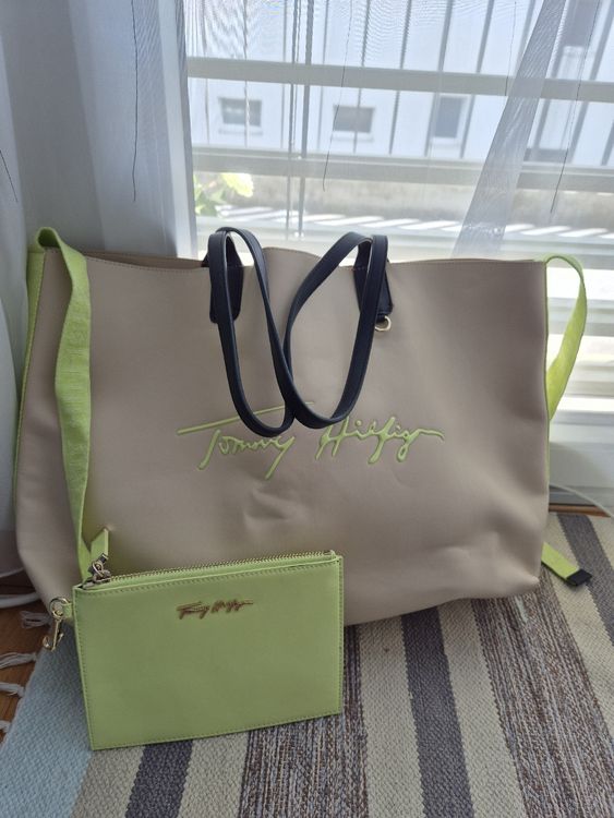 Iconic Tommy Tote Sign (Gebraucht) in Schlieren für CHF 50 – mit ...