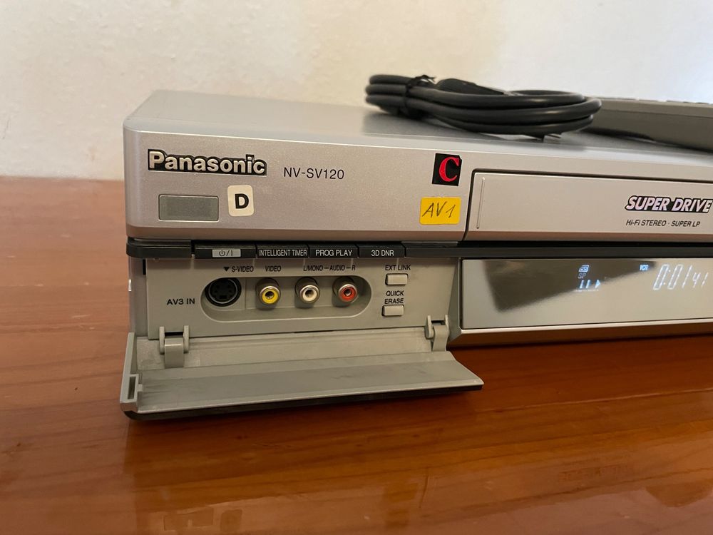 Panasonic NV-SV120 Super VHS Videorecorder | Acheter sur Ricardo