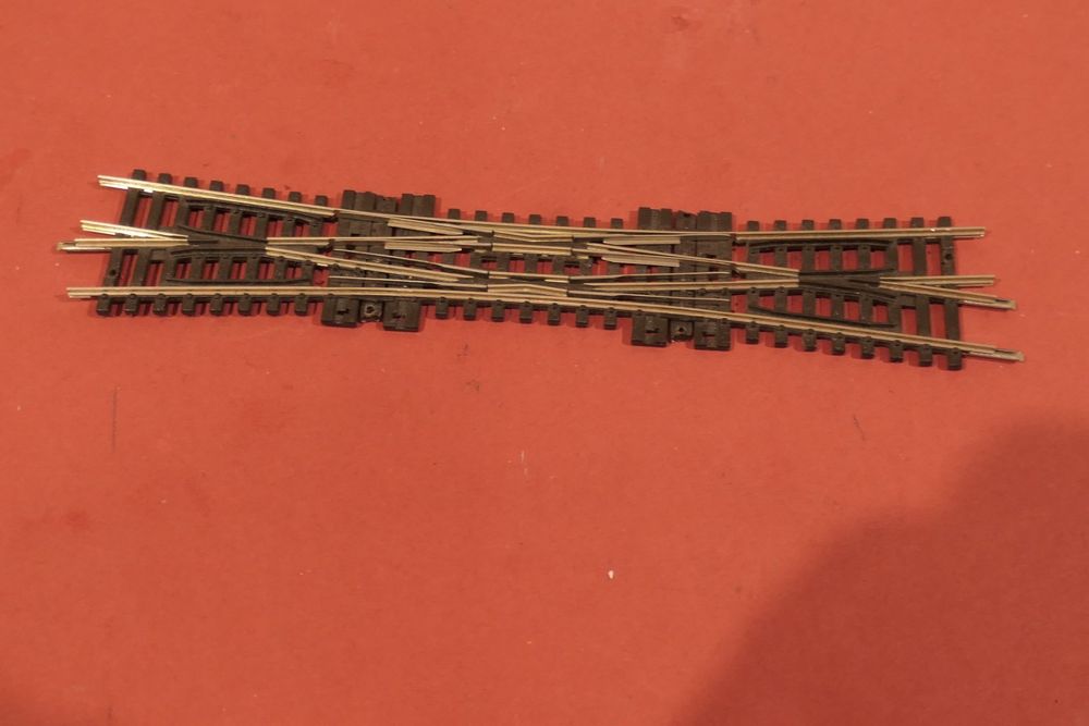 Peco Doppelkreuzungsweiche, Code 55, gemäss Fotos (Gebraucht) in Höfen b. Thun für CHF 21 – mit ...