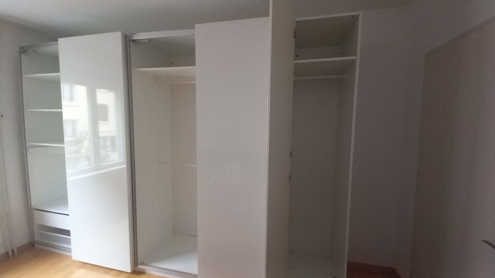 Grosser Kleiderschrank mit sanft schliessenden Schiebetüren (Gebraucht ...