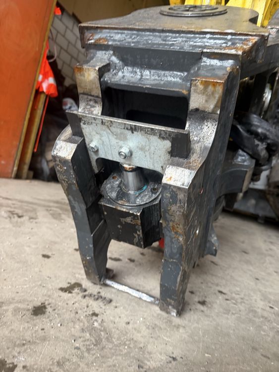Powertilt/Bagger/Menzi Muck (Gebraucht) in Igis für CHF 9999 – nur ...