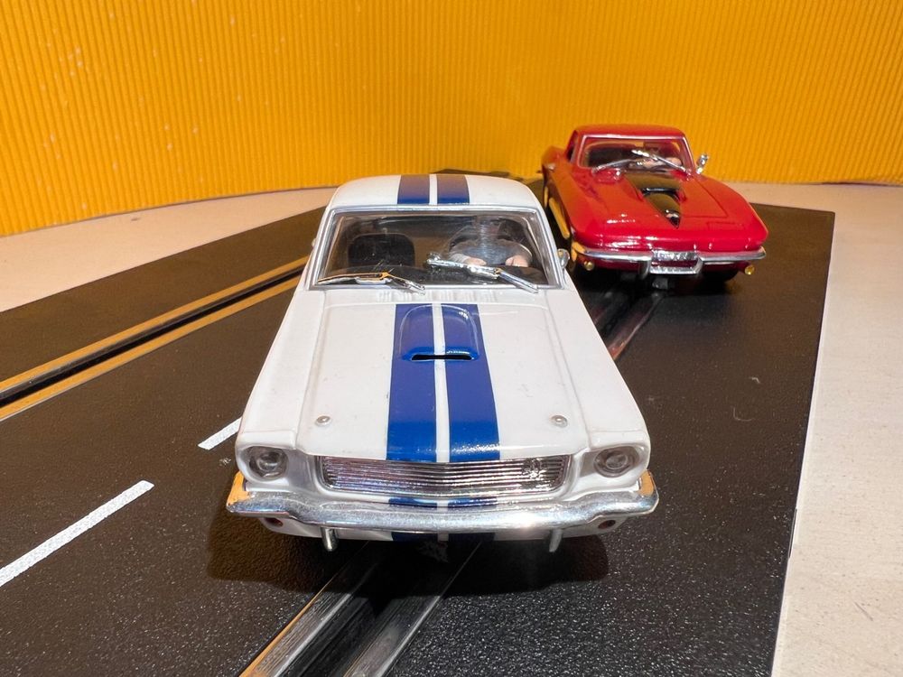 2 Slotcars – Ford Mustang Shelby & Corvette Sting Ray 1:32 (Gebraucht ...
