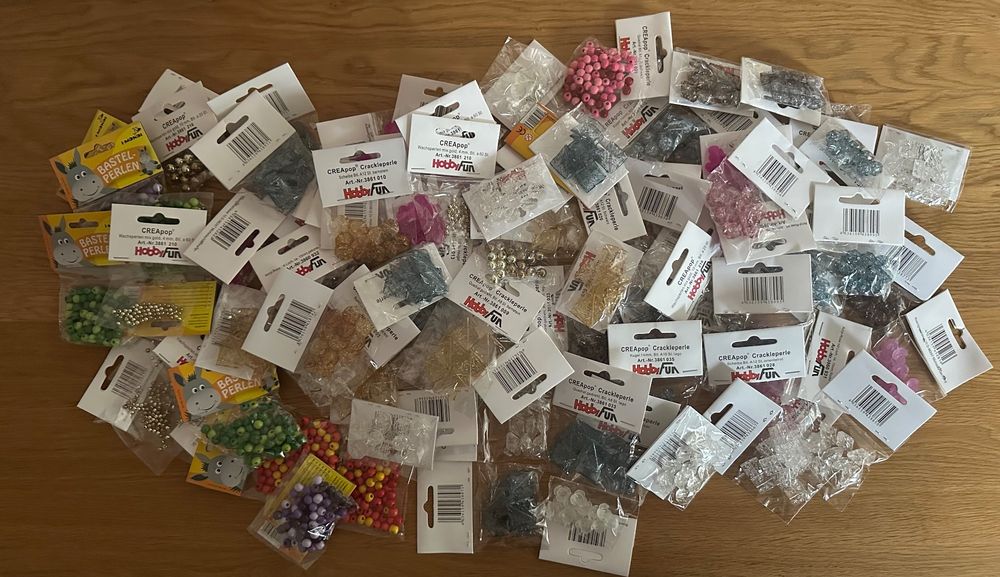 Grosses Paket Perlen zum Basteln (Neu (gemäss Beschreibung)) in Windlach für CHF 6 – mit ...