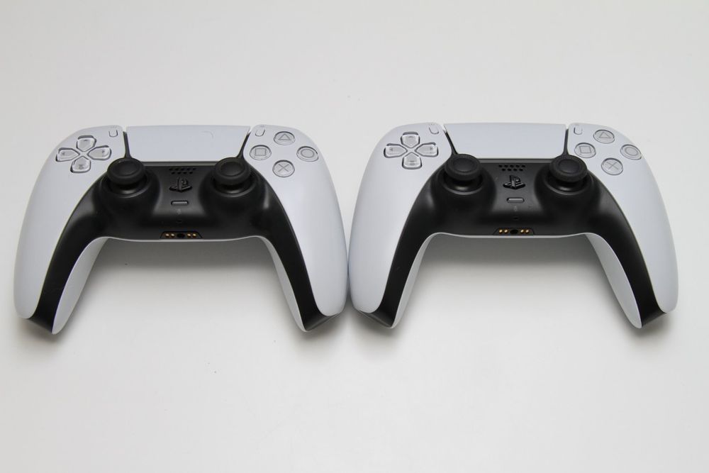 Zwei PS5 Controller (Gebraucht) in Basel für CHF 74 – mit Lieferung auf ...