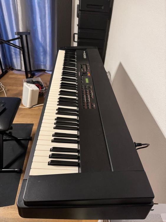Roland RD-600 Digital Stage Piano + sustain & Gater Case | Kaufen auf ...