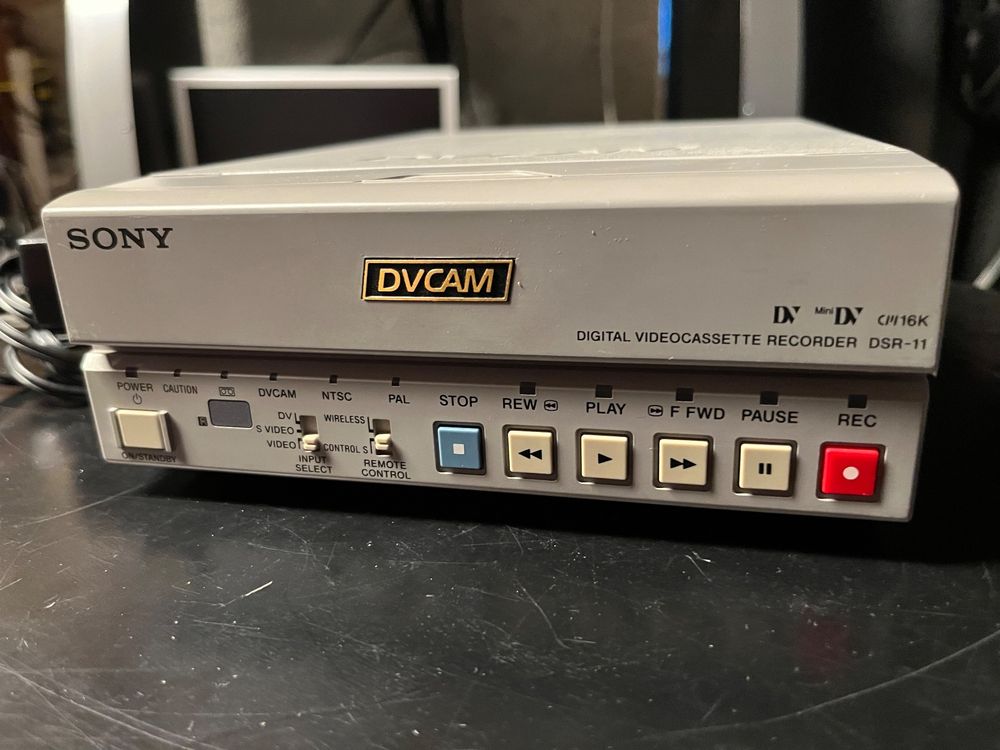 Lecteur/enregistreur Sony DV-Cam DSR11 (Gebraucht) in Renan BE für CHF 48 – mit Lieferung auf ...