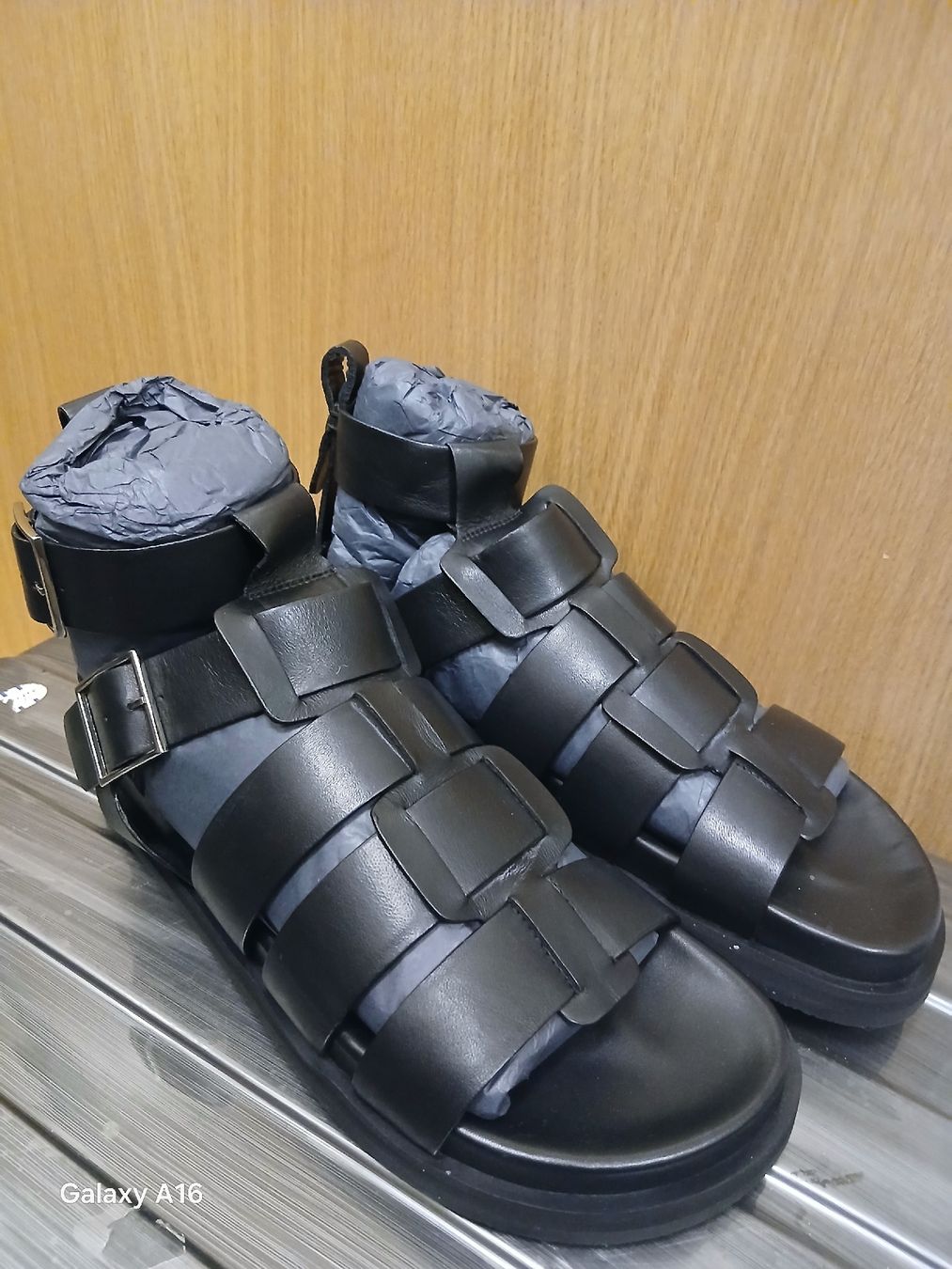 Sandales hautes en cuir de la marque Zign jamais portées (Neuf avec ...