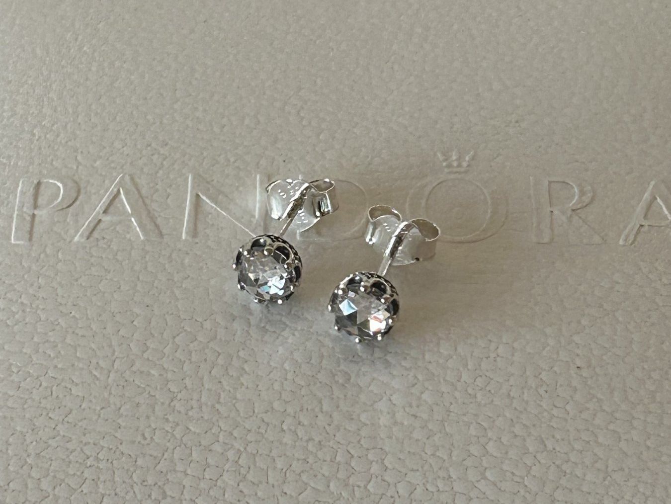 Pandora Funkelnde Krone Ohrstecker - RRP CHF 65.00 (Gebraucht) in ...
