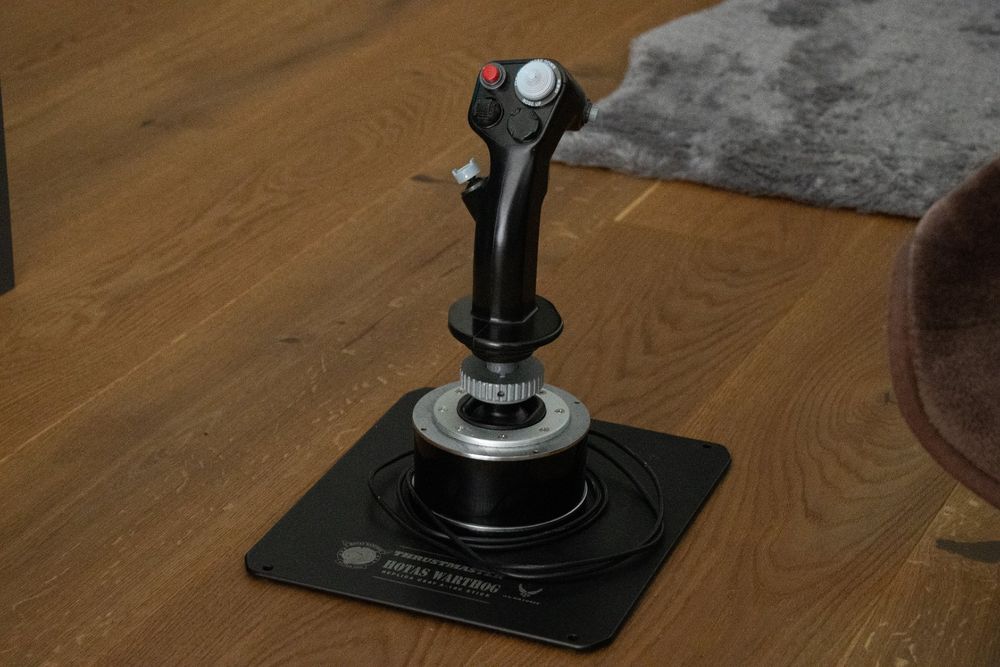 Thrustmaster Warthog HOTAS + Rudder + F/A-18 Flightstick (Gebraucht) in ...