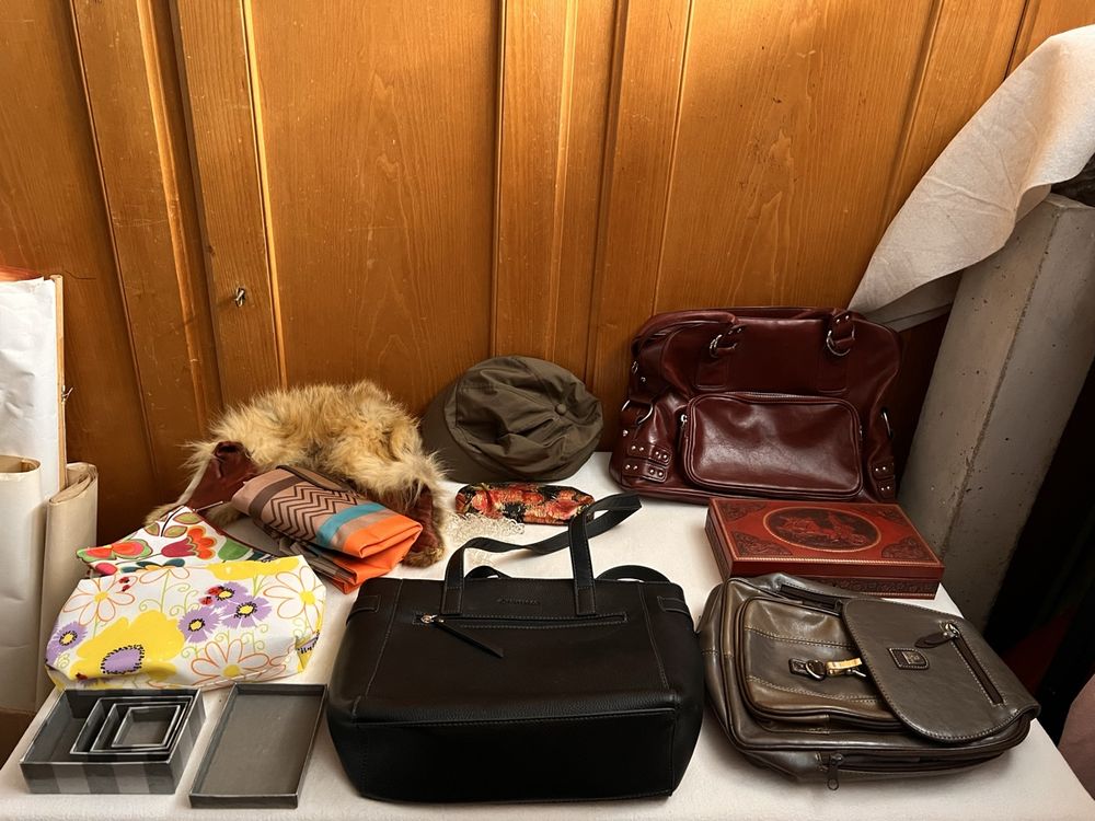 Verschiedene Taschen und ... (33) (Gebraucht) in Illnau-Effretikon für ...