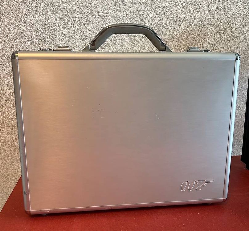 James Bond 007 Ultimate Edition Koffer (Gebraucht) in Winterthur für ...