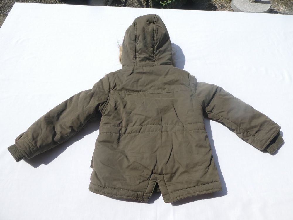 Warme Übergangsjacke mit Kapuze, von Kids, Gr. 104 (Gebraucht) in Gattikon für CHF 9.5 – mit ...