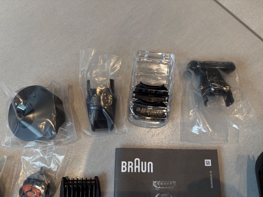 Rasierer der Marke Braun Typ 5544 mit div. Aufsätzen (Gebraucht) in ...