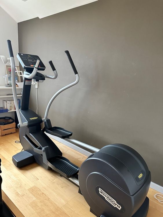 TechnoGym Crosstrainer (Synchro Forma Elliptical) | Kaufen auf Ricardo