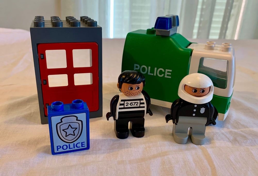 Lego Duplo Polizei- Auto, 2 Figuren, Gefängnis (Gebraucht) in Opfikon ...